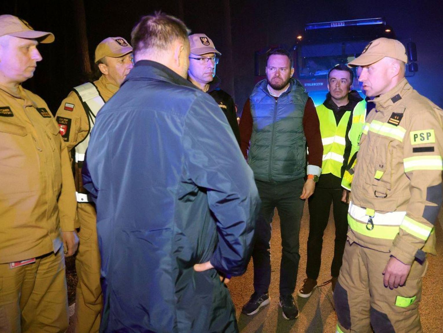 Drugi dzień walki z ogniem. Zadysponowano kolejne śmigłowce, budowane ...